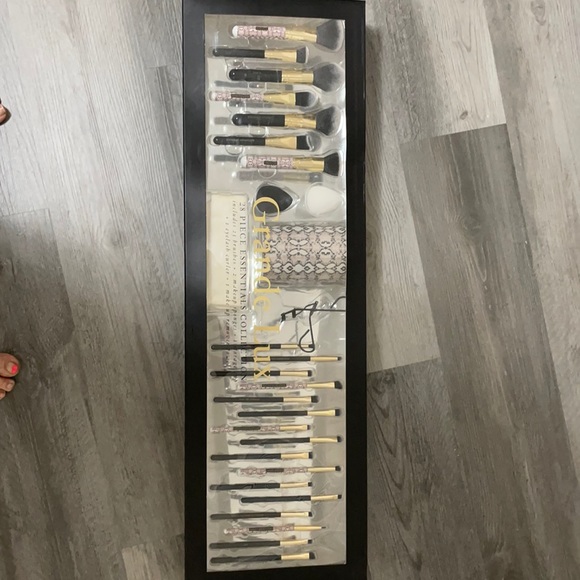 Grand Lux 28 Piece Essentials Collection